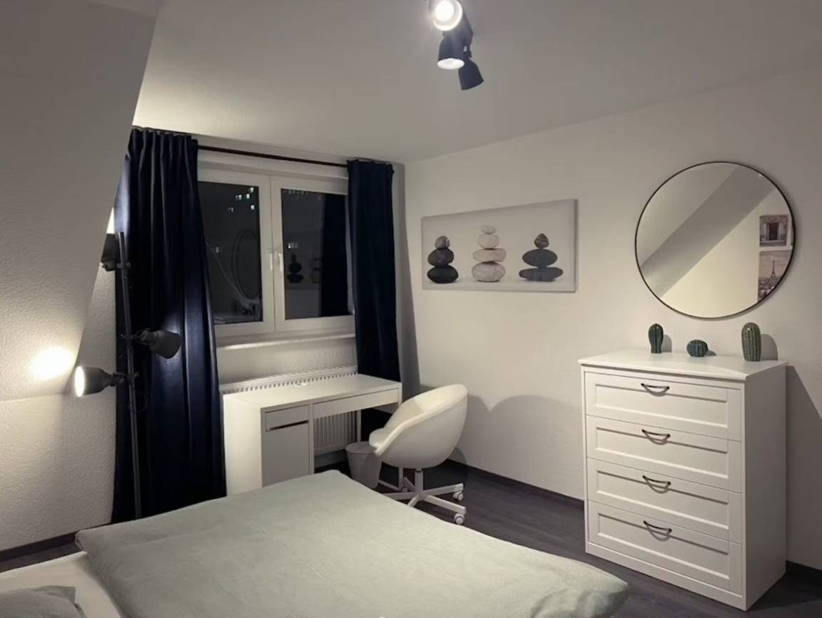 70 M² Private Room ∙ 1 Bedroom ∙ 1 Guest - Frankfurt