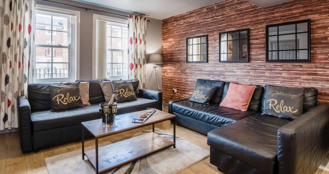 Apartment ∙ 5 Bedrooms ∙ 14 Guests - Chester