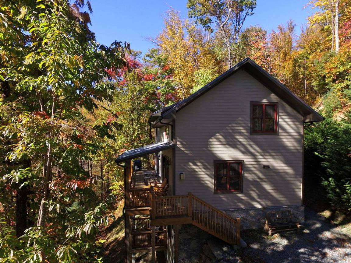 House ∙ 3 Bedrooms ∙ 10 Guests - Blowing Rock, NC