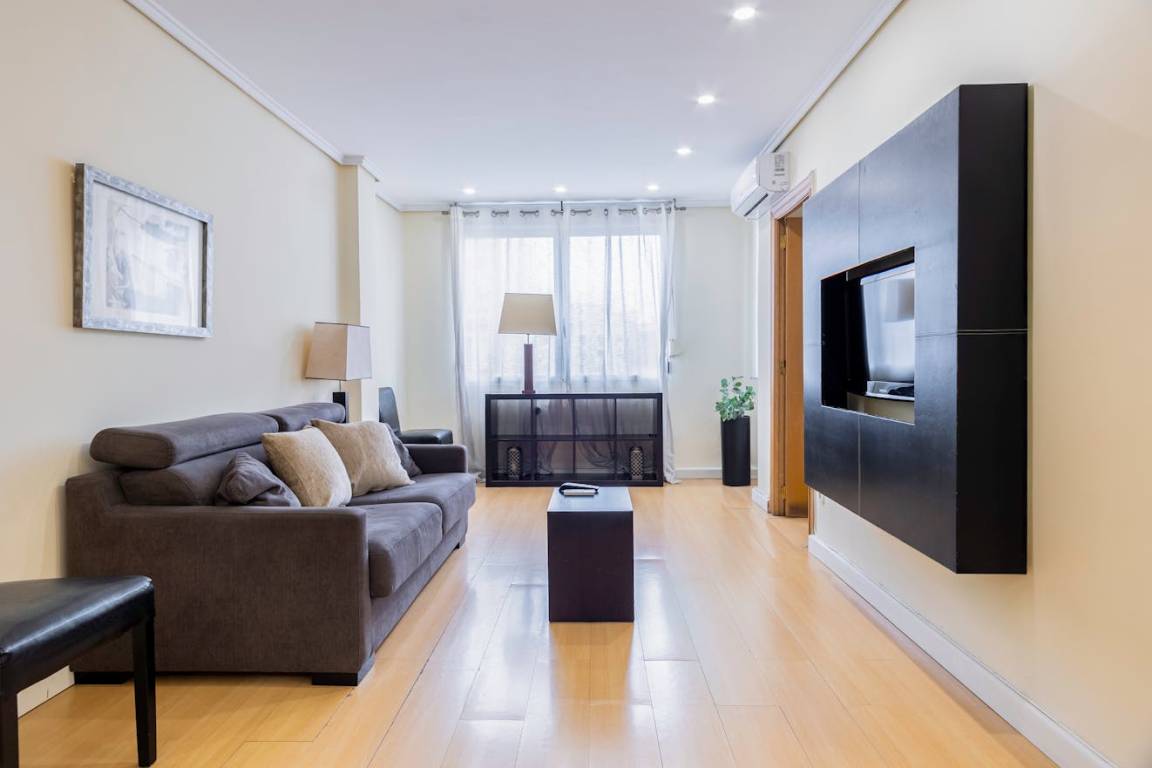 70 M² Apartamento ∙ 2 Habitaciones ∙ 3 Huéspedes - Universidad Europea de Valencia