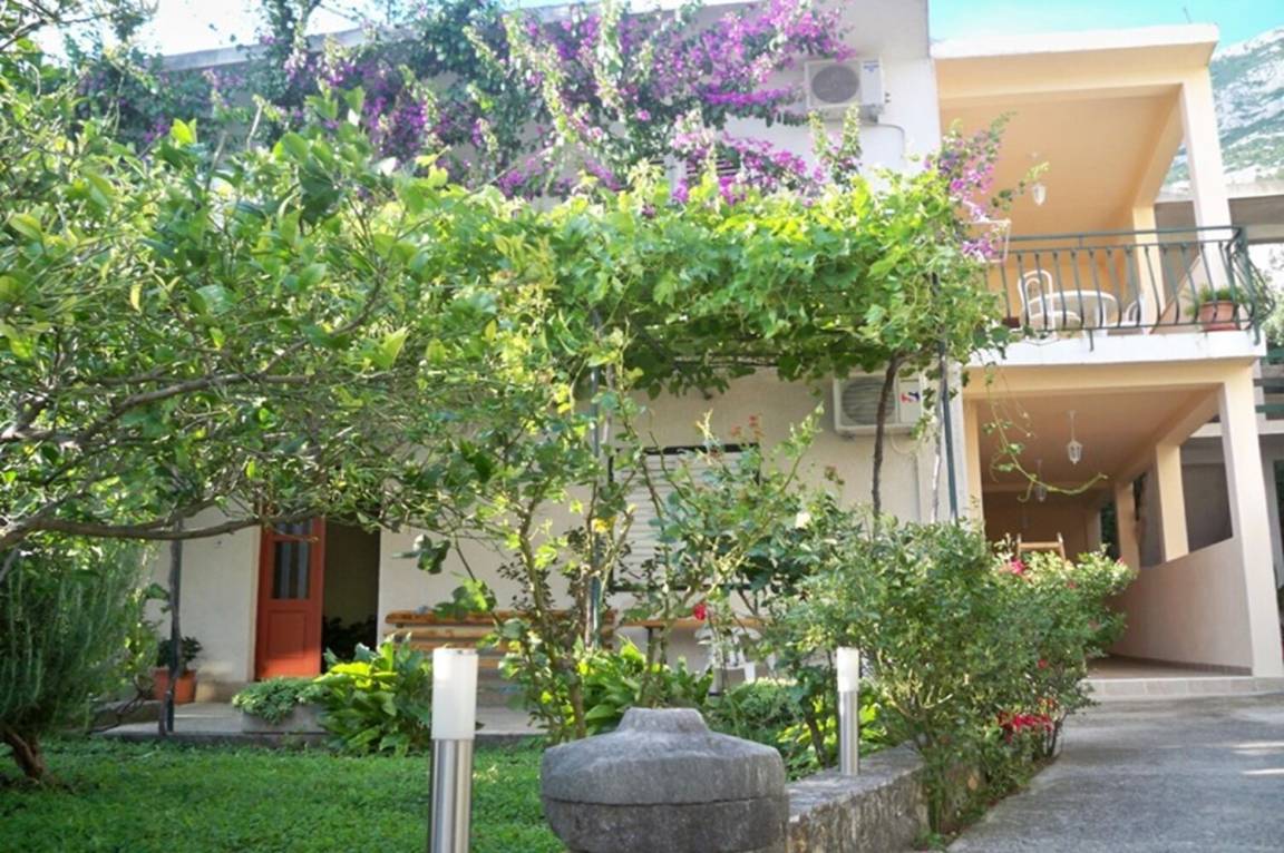 50 M² Ferienwohnung ∙ 2 Schlafzimmer ∙ 4 Gäste - Makarska