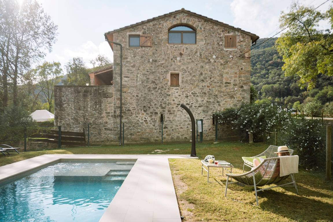 250 M² House ∙ 5 Bedrooms ∙ 11 Guests - Besalú