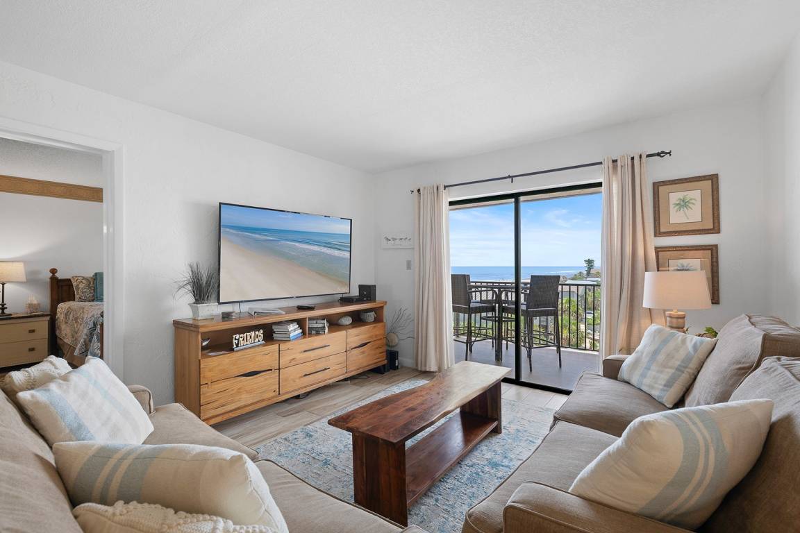 Condo ∙ 2 Bedrooms ∙ 4 Guests - New Smyrna Beach, FL