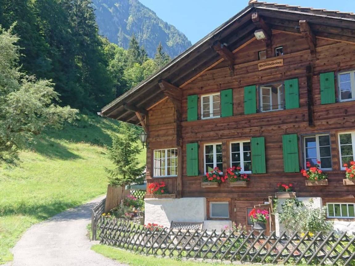 120 M² Ferienhaus ∙ 3 Schlafzimmer ∙ 6 Gäste - Brienz
