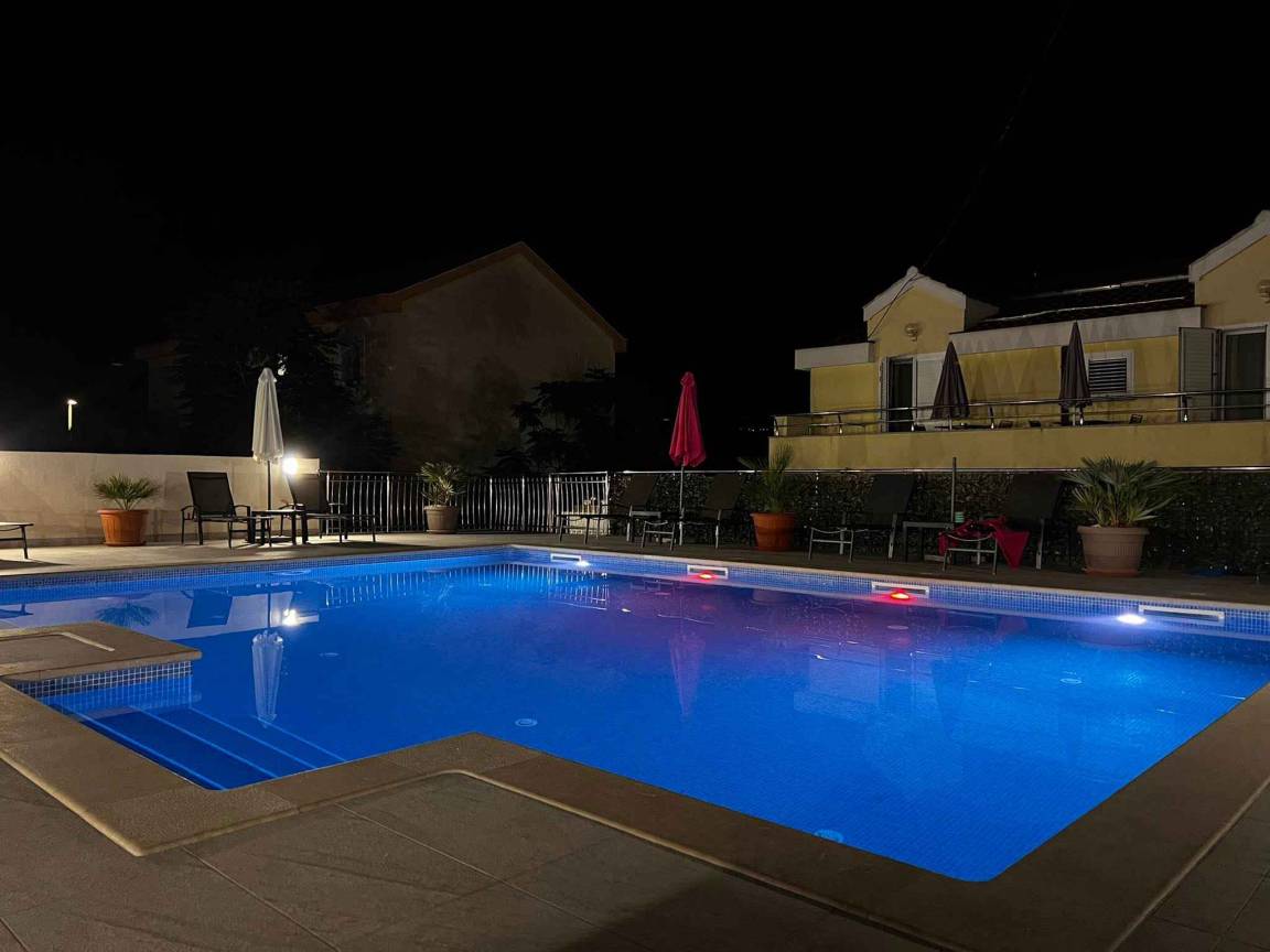 40 M² Appartement ∙ 1 Slaapkamer ∙ 4 Gasten - Okrug Gornji