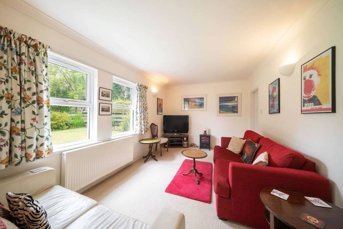 Apartment ∙ 3 Bedrooms ∙ 6 Guests - Comrie