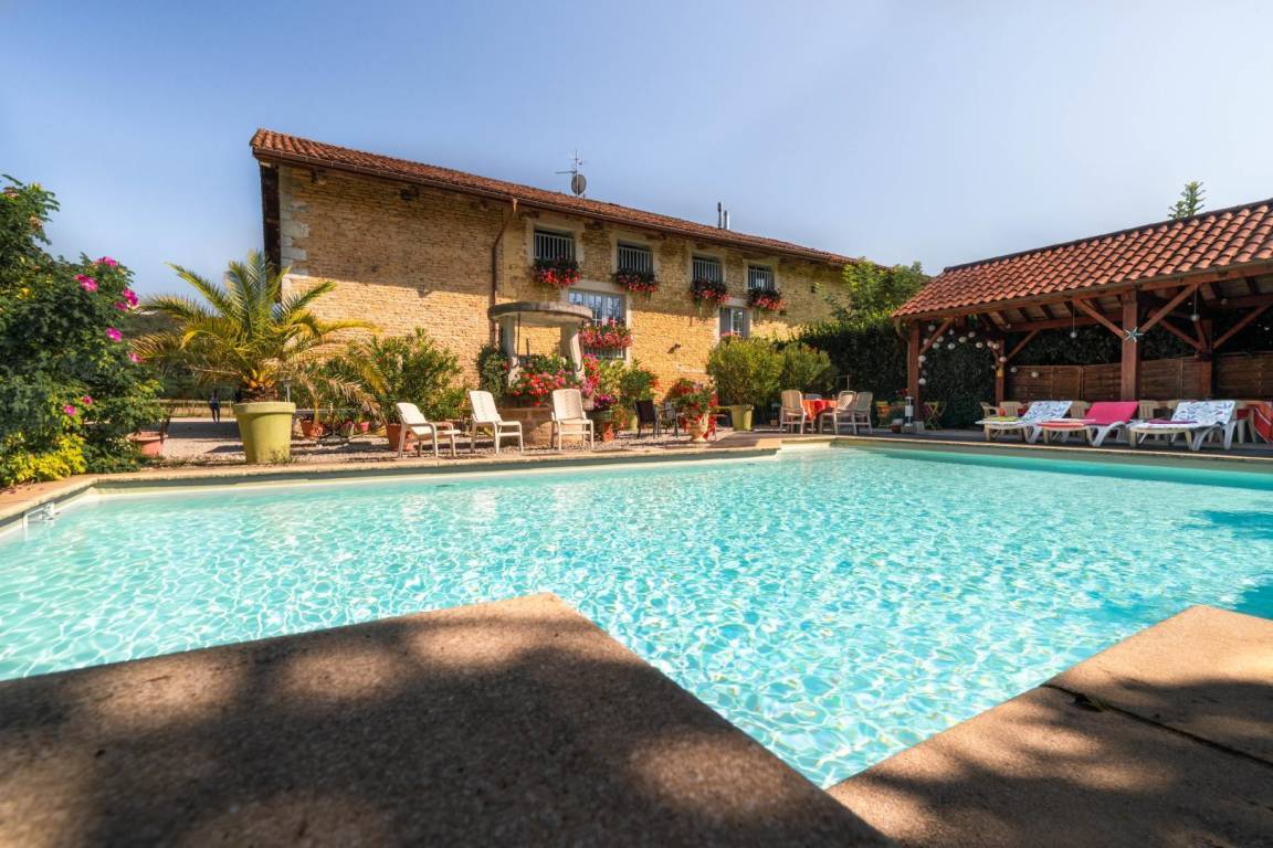 200 M² Gîte ∙ 6 Chambres ∙ 15 Personnes - Ain