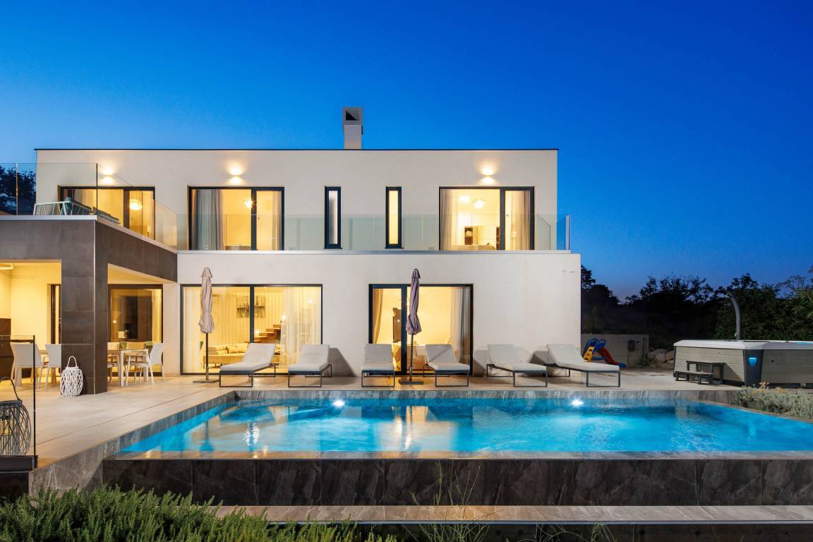 210 M² Villa ∙ 4 Schlafzimmer ∙ 8 Gäste - Rabac