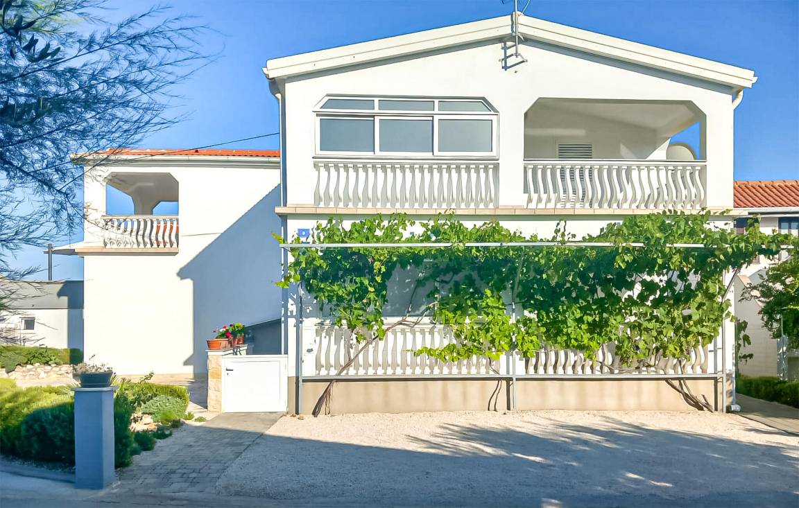 100 M² Apartamento ∙ 2 Habitaciones ∙ 4 Huéspedes - Vir