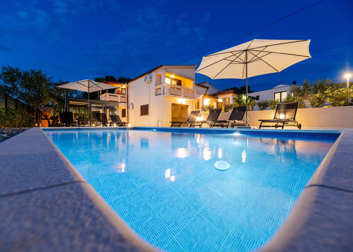 157 M² House ∙ 3 Bedrooms ∙ 7 Guests - Vir