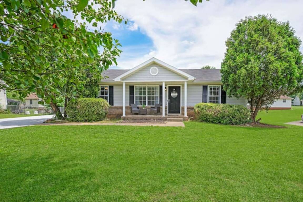 95 M² House ∙ 3 Bedrooms ∙ 6 Guests - Clarksville, TN