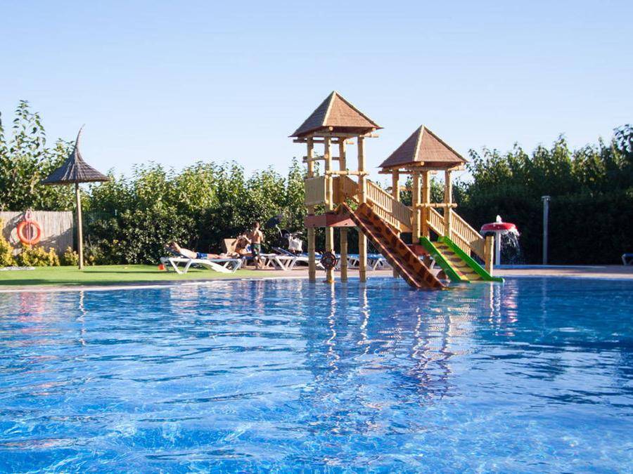 Caravan ∙ 2 Bedrooms ∙ 6 Guests - Cambrils