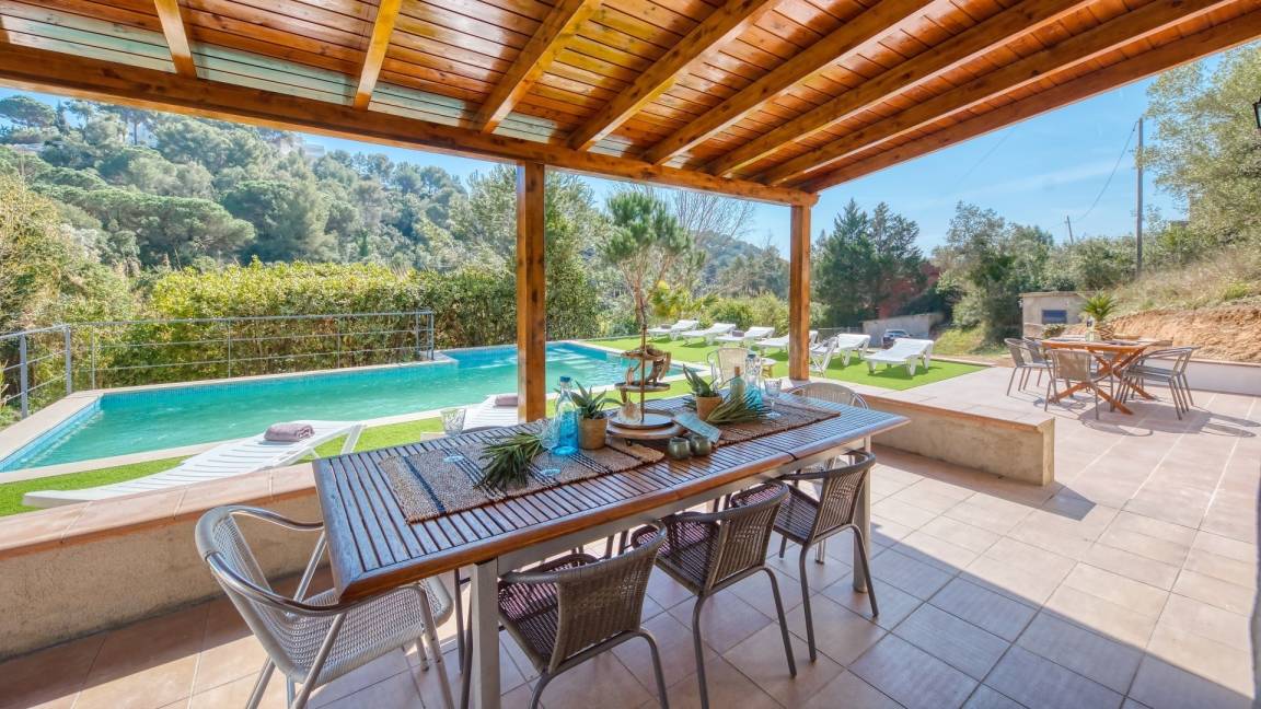 240 M² Villa ∙ 10 Slaapkamers ∙ 23 Gasten - Lloret de Mar