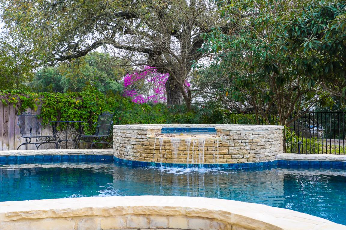 Hotel ∙ 1 Bedroom ∙ 10 Guests - Luckenbach, TX
