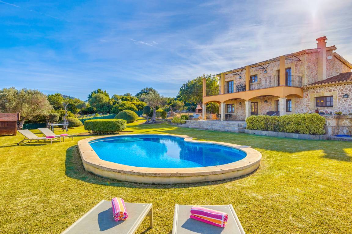 304 M² Villa ∙ 4 Bedrooms ∙ 8 Guests - Alcúdia