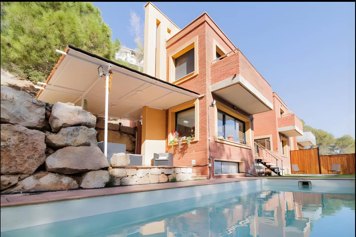 250 M² Villa ∙ 3 Habitaciones ∙ 6 Huéspedes - Martorell