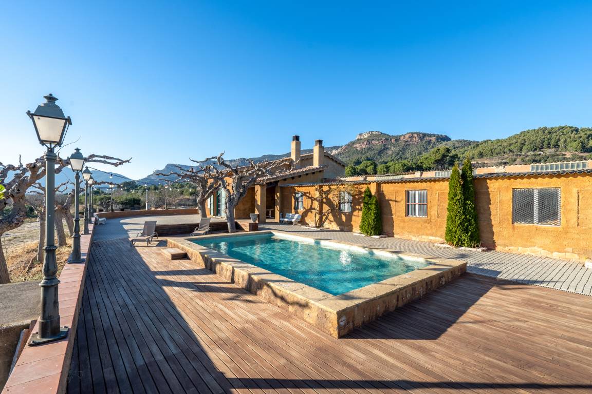 80 M² House ∙ 5 Bedrooms ∙ 12 Guests - Siurana