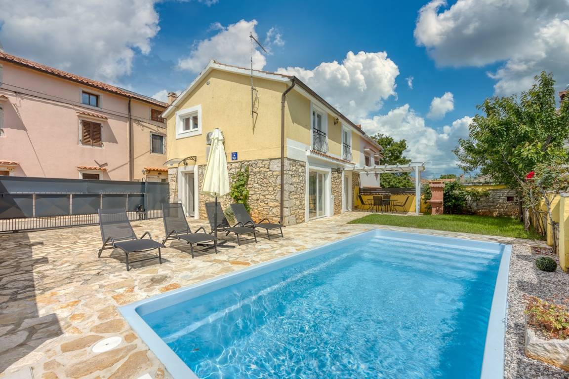 100 M² House ∙ 2 Bedrooms ∙ 4 Guests - Brtonigla