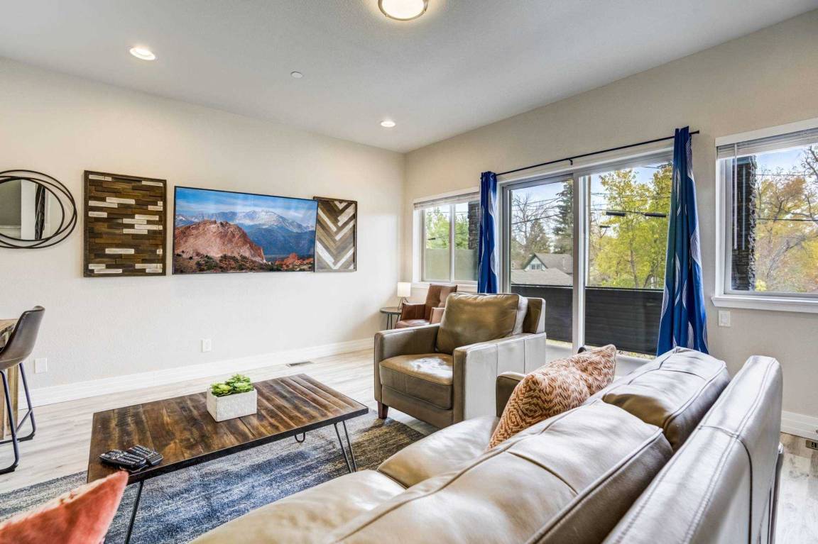 Apartment ∙ 4 Bedrooms ∙ 10 Guests - Colorado Springs, CO