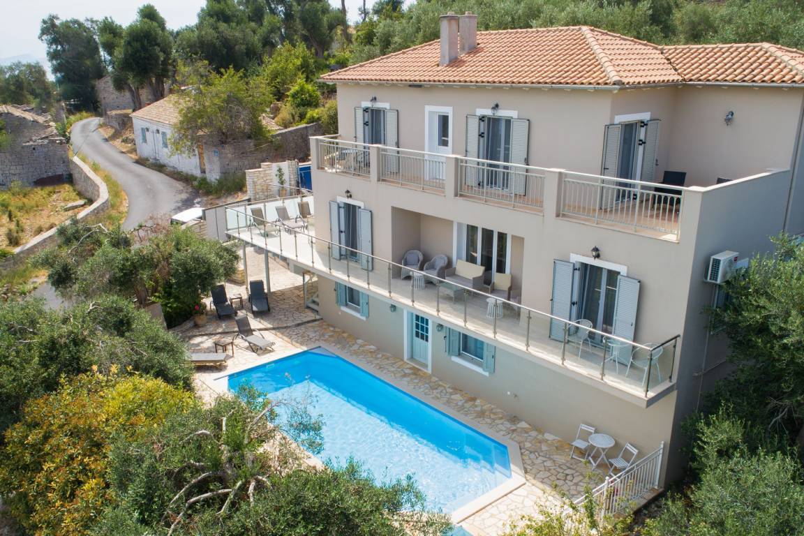 200 M² Villa ∙ 5 Bedrooms ∙ 10 Guests - Paxi
