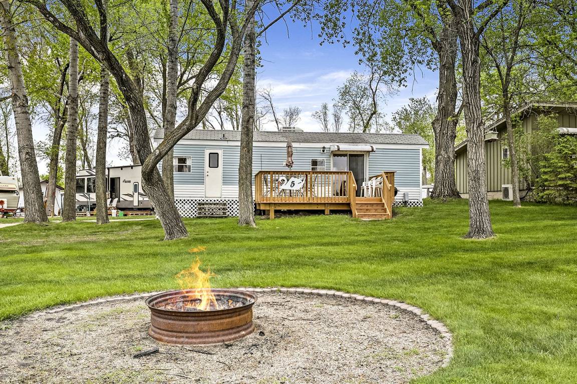 House ∙ 2 Bedrooms ∙ 6 Guests - Swan Lake, Fergus Falls