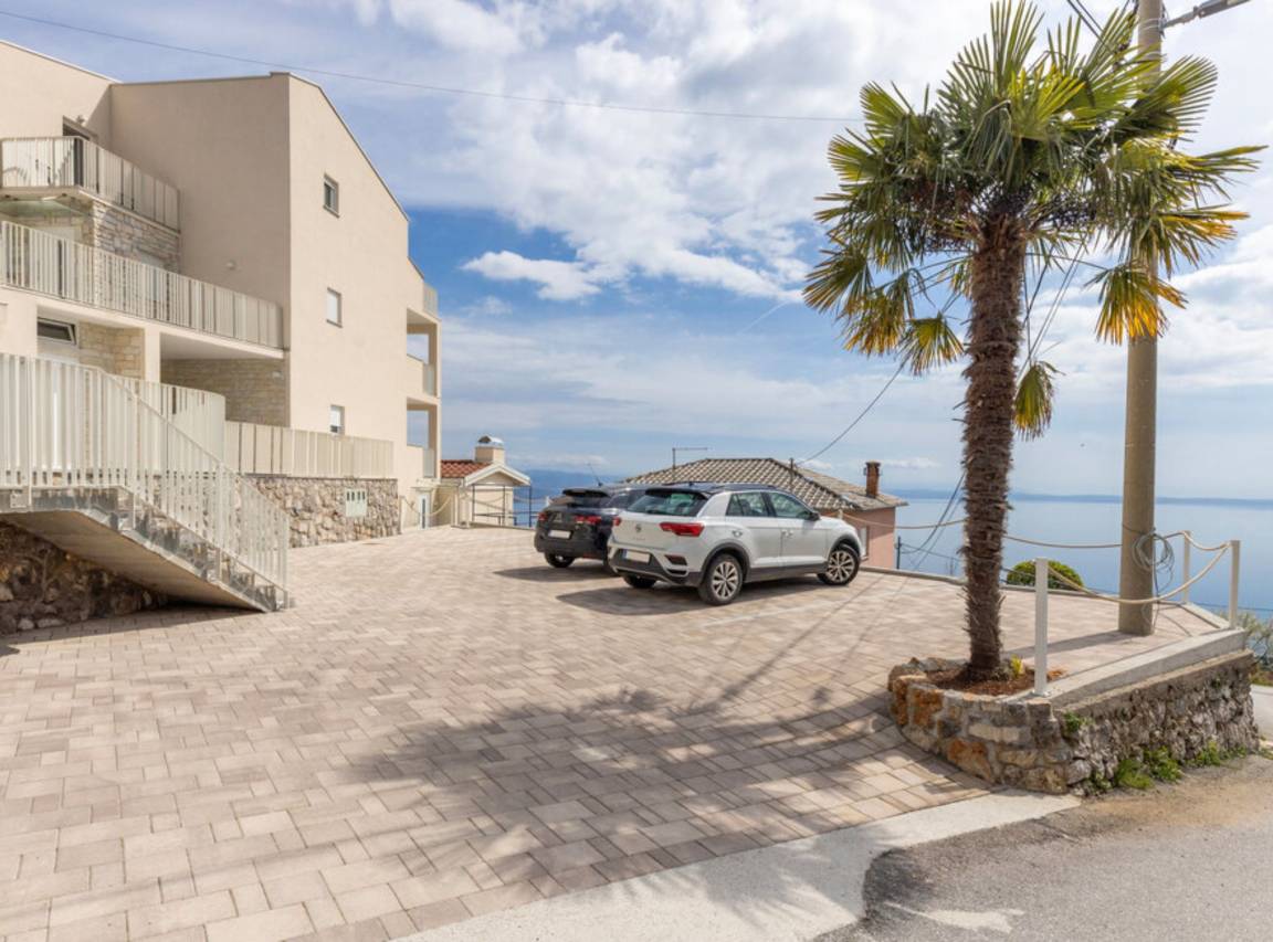 120 M² Apartment ∙ 3 Bedrooms ∙ 6 Guests - Opatija