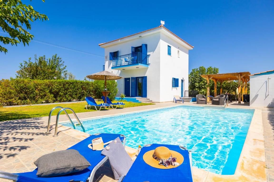 160 M² Villa ∙ 3 Bedrooms ∙ 8 Guests - Argaka