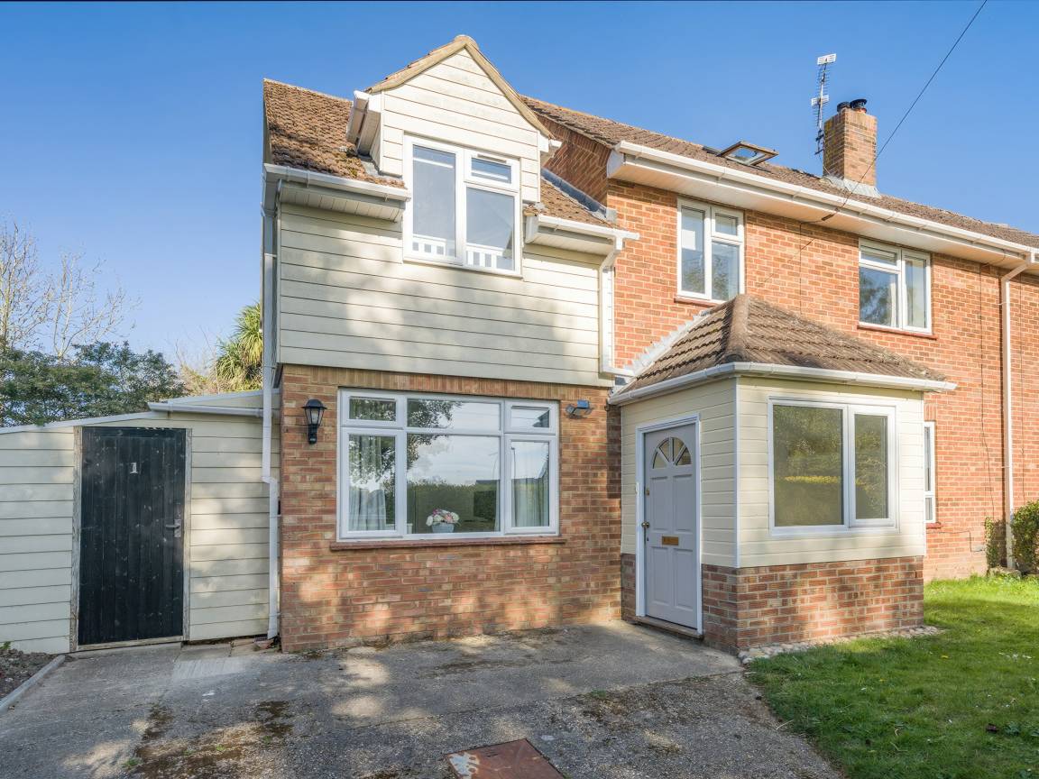 Cottage ∙ 5 Bedrooms ∙ 10 Guests - Barton on Sea
