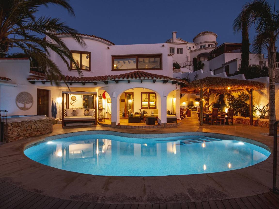 175 M² Villa ∙ 2 Bedrooms ∙ 4 Guests - Moraira