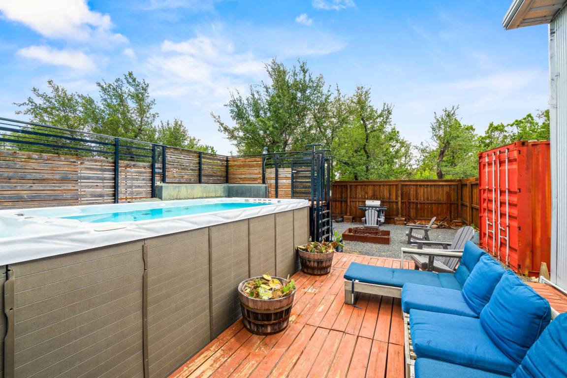 Apartment ∙ 7 Bedrooms ∙ 26 Guests - Lake Travis, TX