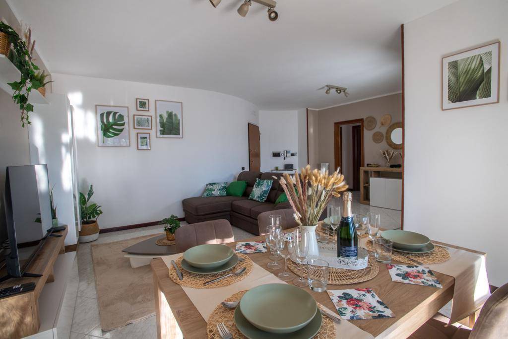 110 M² Apartment ∙ 2 Bedrooms ∙ 5 Guests - Pompei