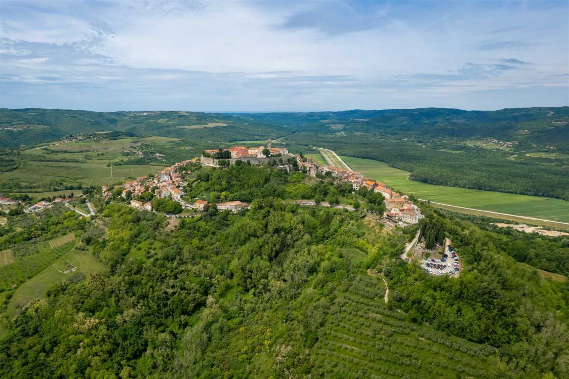 100 M² Talo ∙ 2 Makuuhuonetta ∙ 6 Vierasta - Motovun