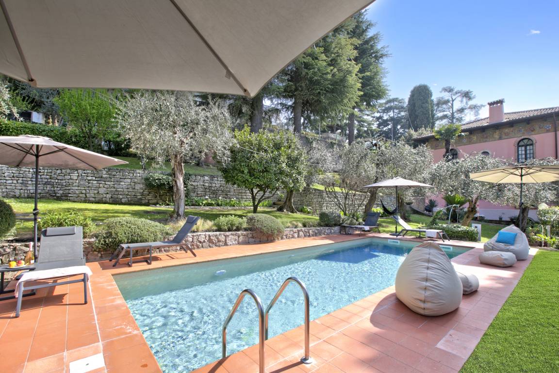 315 M² Villa ∙ 4 Bedrooms ∙ 6 Guests - Limone Sul Garda