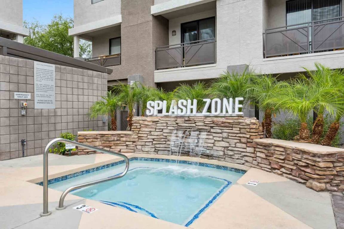 Apartment ∙ 2 Bedrooms ∙ 4 Guests - Splash Pad, Glendale