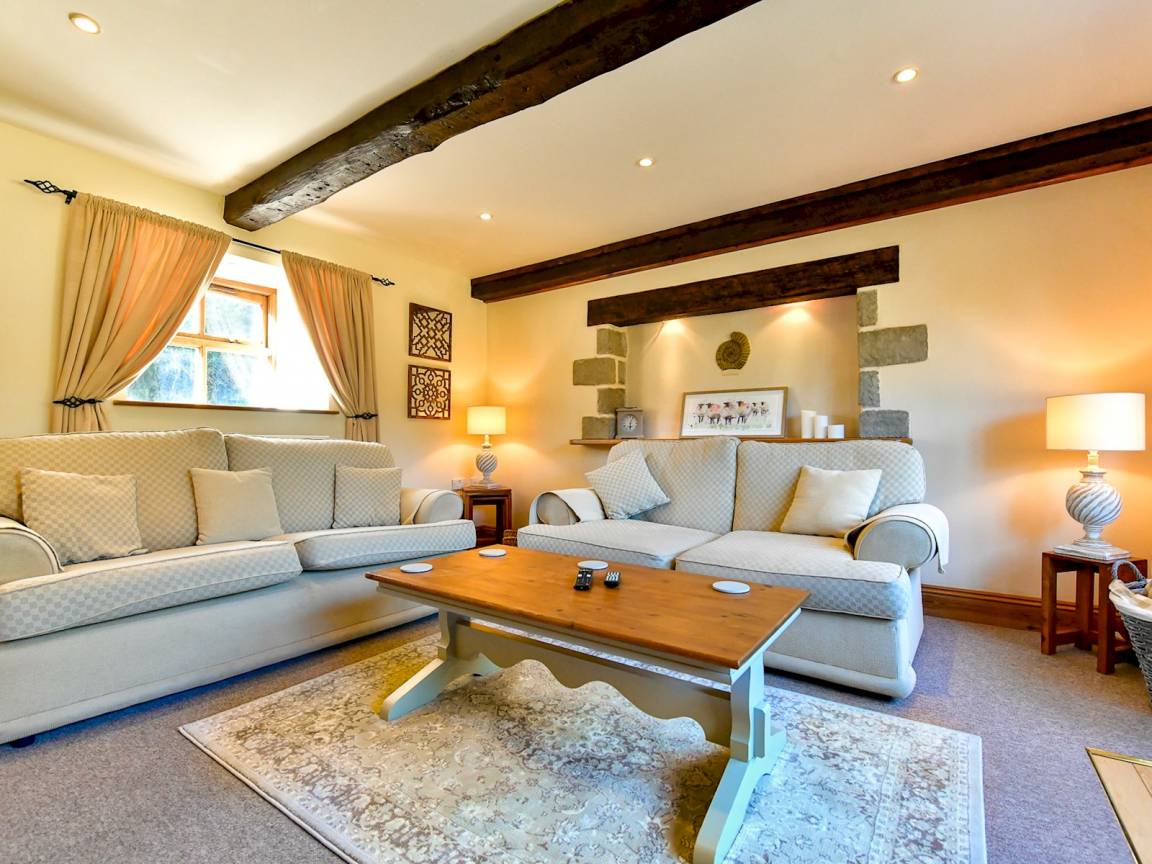 93 M² House ∙ 2 Bedrooms ∙ 4 Guests - Cowbridge