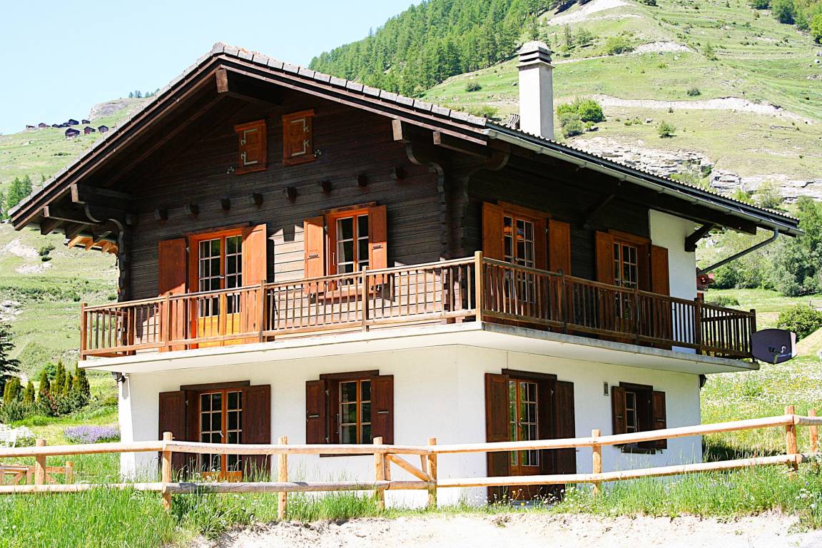 112 M² Chalet ∙ 4 Bedrooms ∙ 8 Guests - Arolla