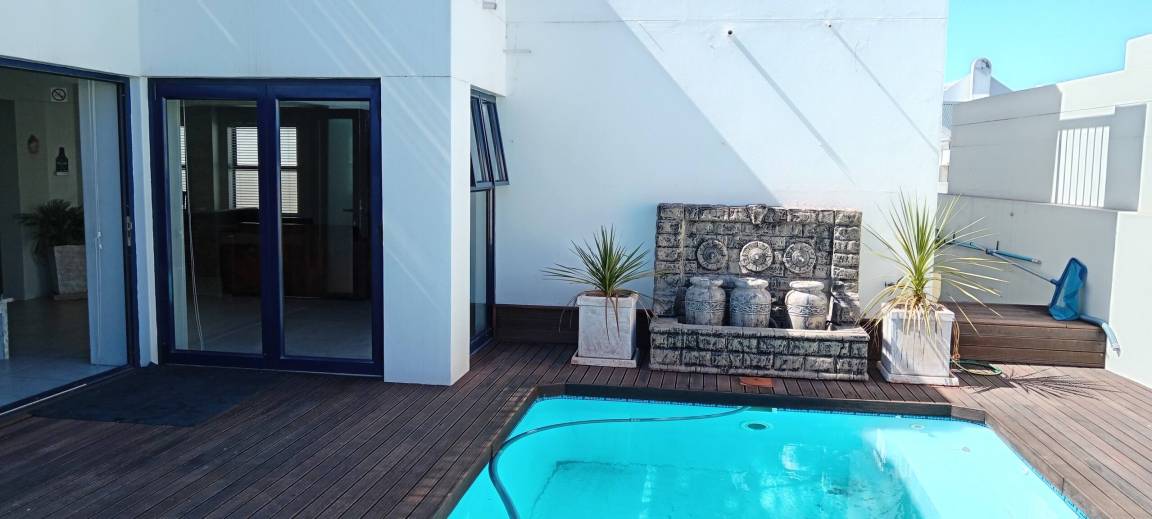300 M² House ∙ 5 Bedrooms ∙ 10 Guests - Langebaan