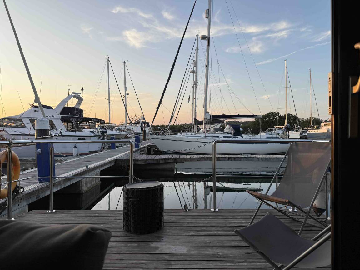 Houseboat ∙ 2 Bedrooms ∙ 6 Guests - Portsmouth