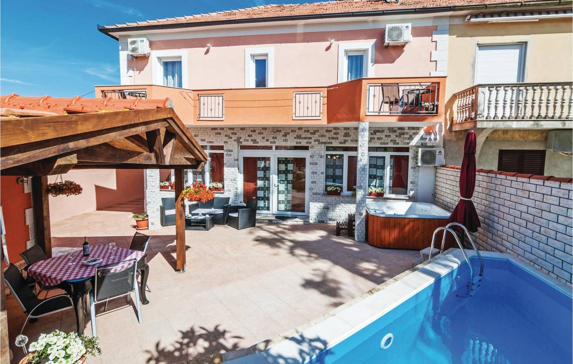 115 M² Maisonette ∙ 4 Bedrooms ∙ 8 Guests - Zadar