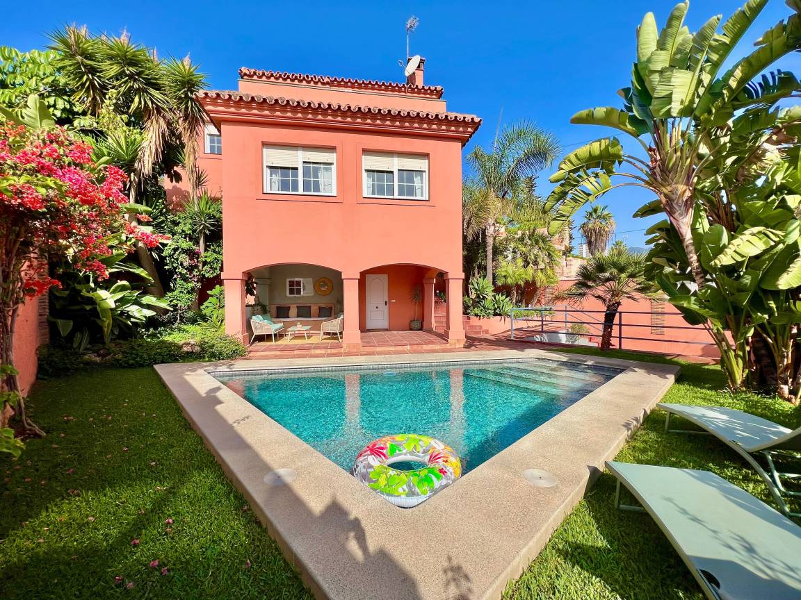 250 M² Villa ∙ 4 Schlafzimmer ∙ 9 Gäste - Marbella