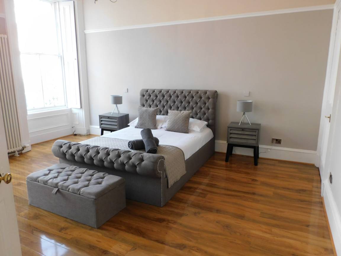 Apartment ∙ 3 Bedrooms ∙ 8 Guests - Kelvingrove Art Gallery and Museum