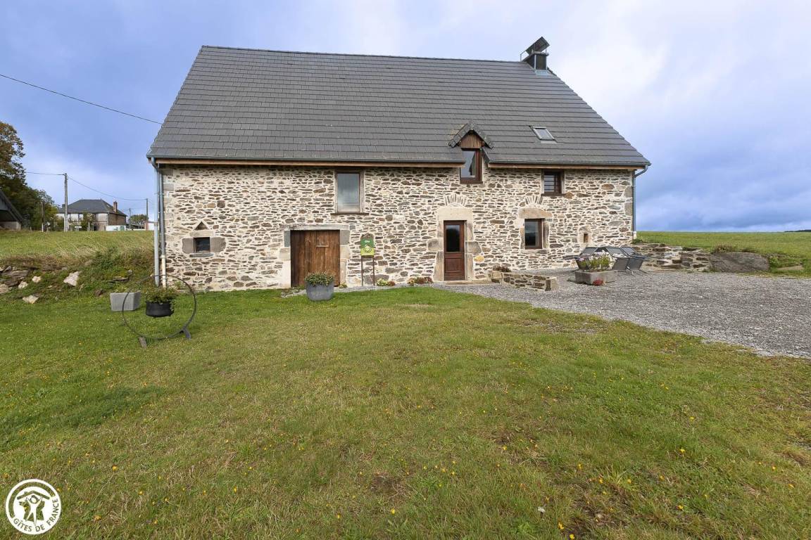 105 M² Gîte ∙ 3 Chambres ∙ 6 Personnes - Puy-de-Dôme