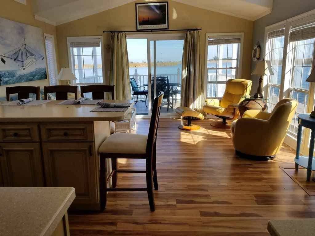 88 M² Houseboat ∙ 2 Bedrooms ∙ 4 Guests - Florida