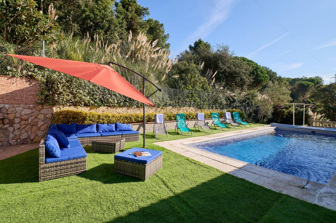 140 M² Villa ∙ 5 Bedrooms ∙ 10 Guests - Blanes