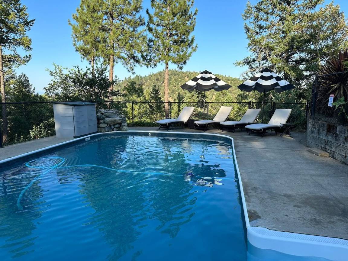 343 M² Apartment ∙ 5 Bedrooms ∙ 17 Guests - Jacksonville, OR