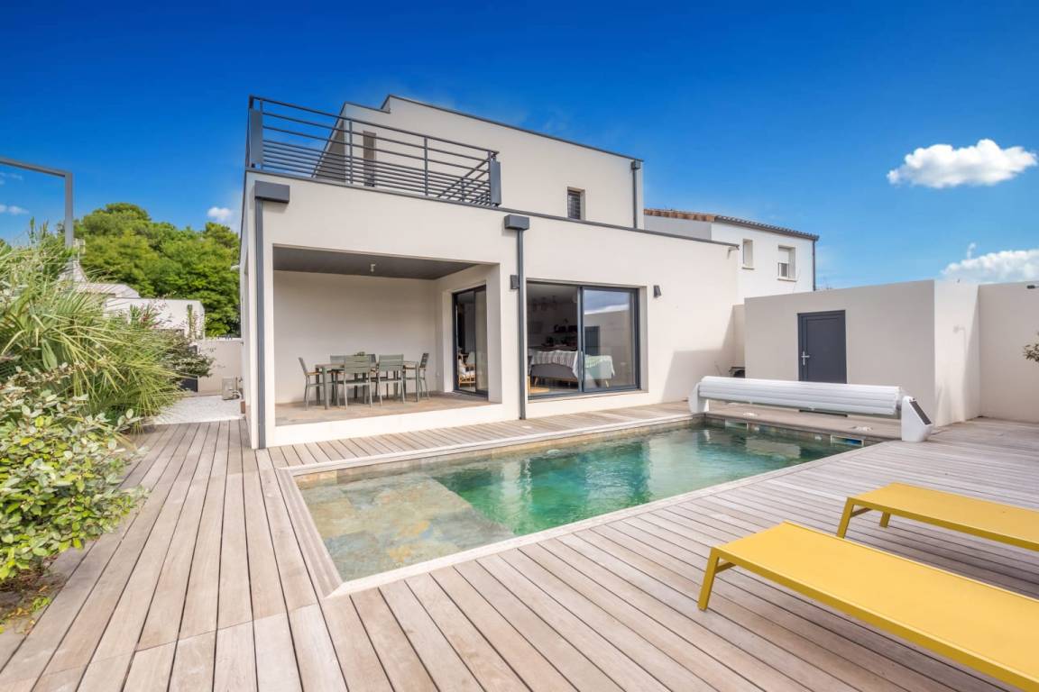 240 M² Villa ∙ 6 Bedrooms ∙ 16 Guests - Sérignan