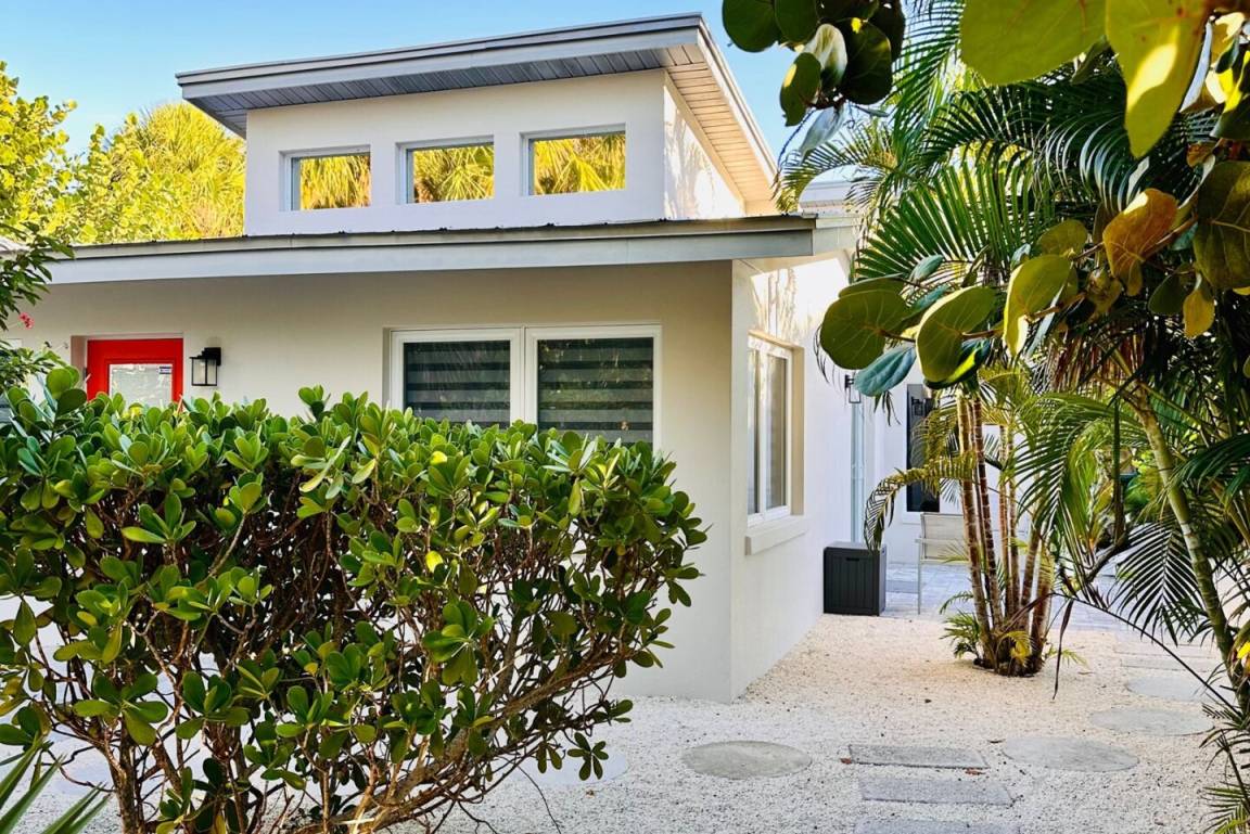 House ∙ 3 Bedrooms ∙ 6 Guests - Holmes Beach, FL