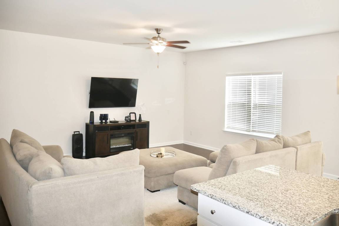 138 M² Huoneisto ∙ 4 Makuuhuonetta ∙ 10 Vierasta - Harrisburg, NC