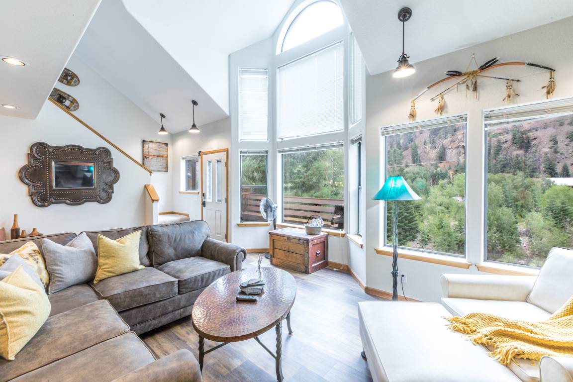 Condo ∙ 2 Bedrooms ∙ 8 Guests - Ouray, CO