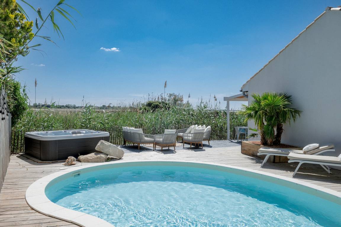 136 M² Villa ∙ 3 Bedrooms ∙ 6 Guests - Aigues-Mortes
